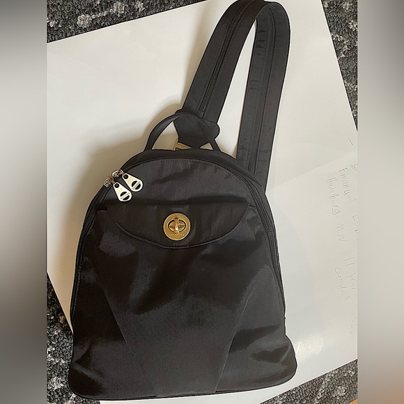 Baggallini | Bags | Baggallini Backpack Cross Body Multiuse Gold ...